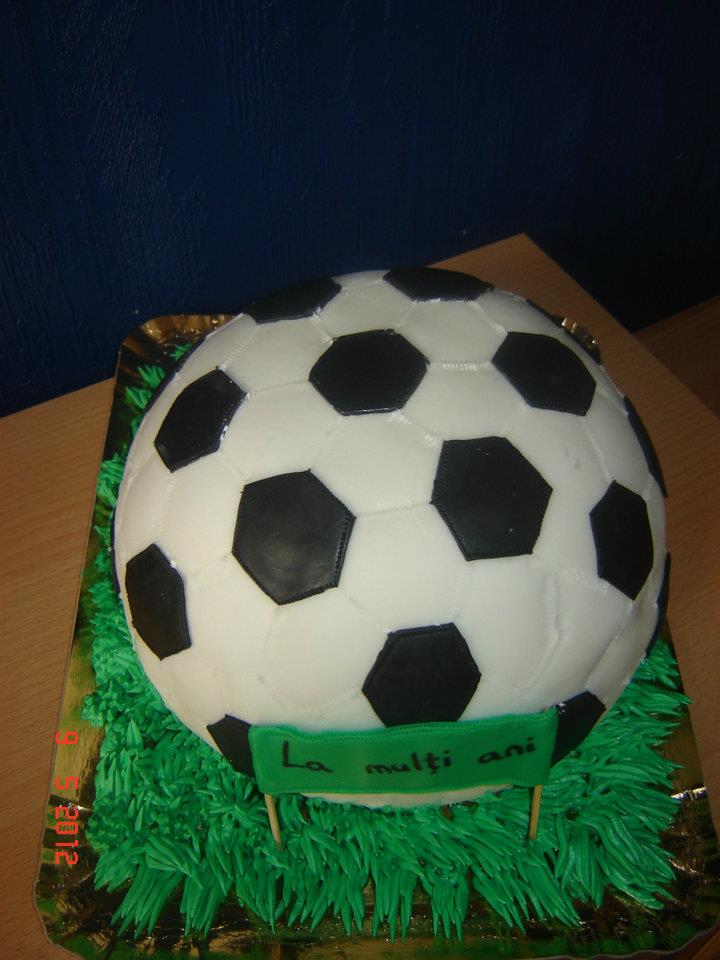 Ligia's blog: Tort minge de fotbal/Le ballon de footbal